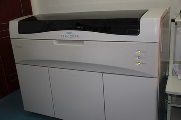 我院新引进东芝TBA-120型全自动生化分析仪投入使用---西藏民族大学附属医院